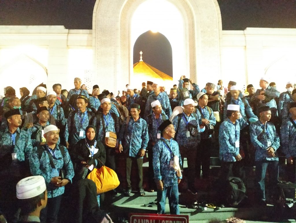Jhonlin Umrohkan 870 Warga Tanah Bumbu - LPPL Radio Swara Bersujud 89.8 FM