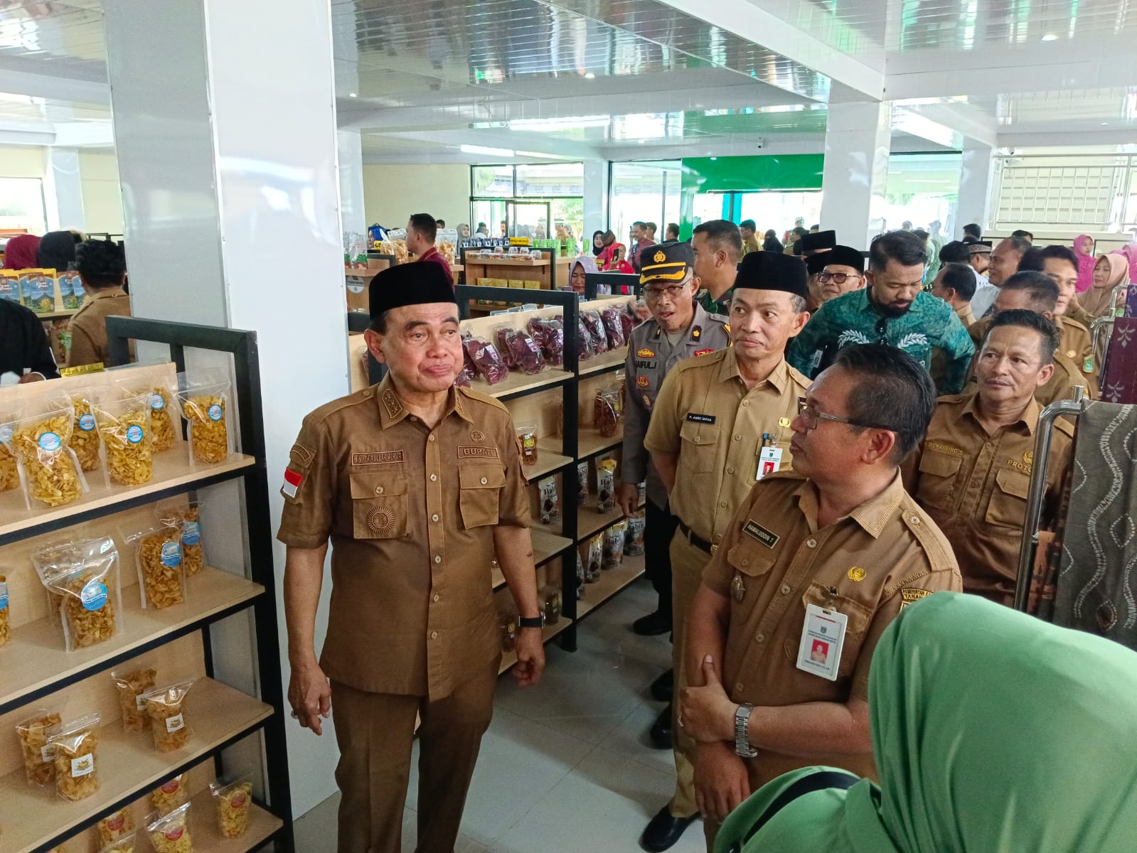 Bupati Zairullah Azhar Resmikan Rumah Oleh-Oleh Bersujud Tanah Bumbu ...